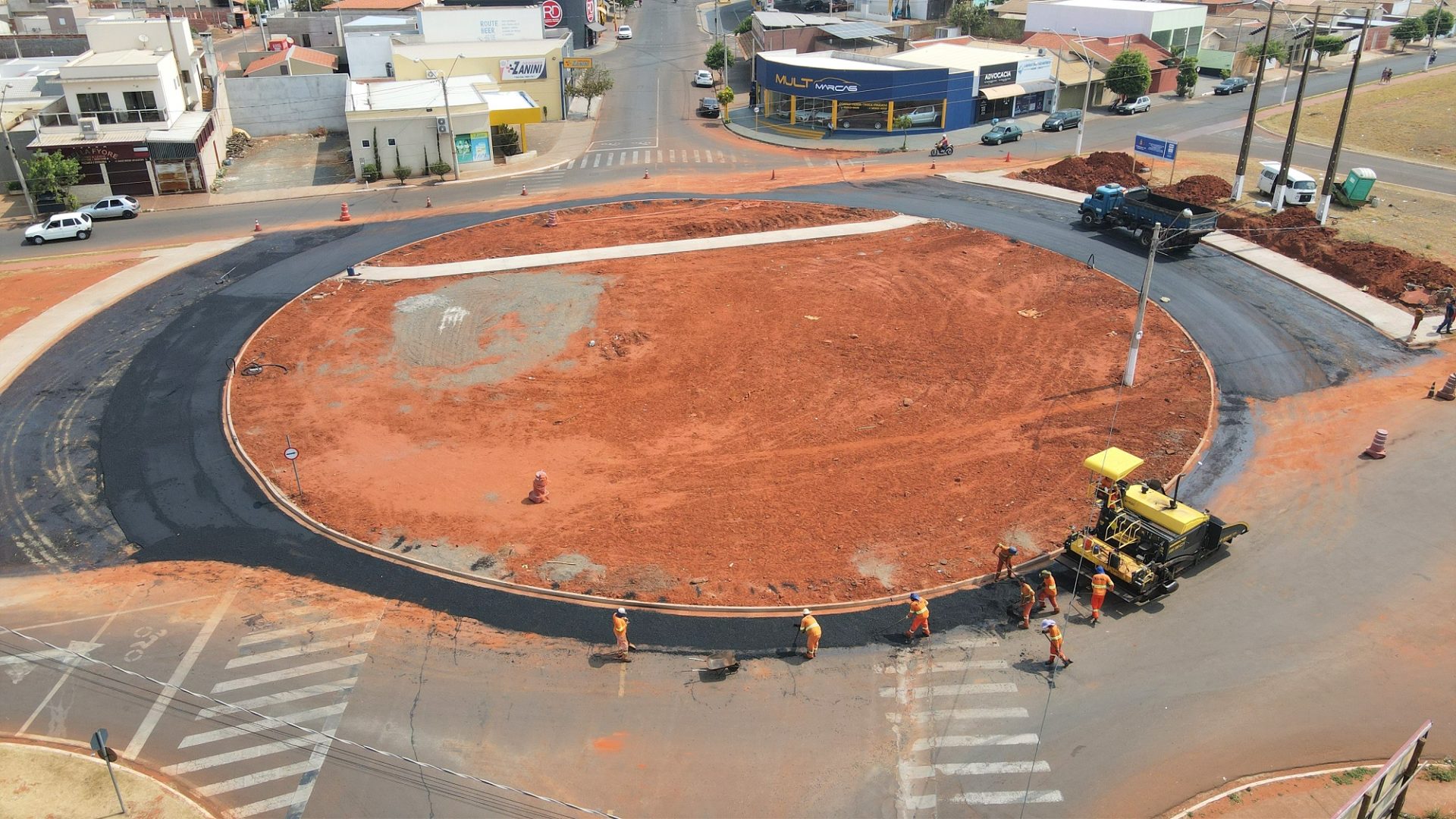Obras da rotatória da Avenida Cinquentenário quase concluídas | Diário ...
